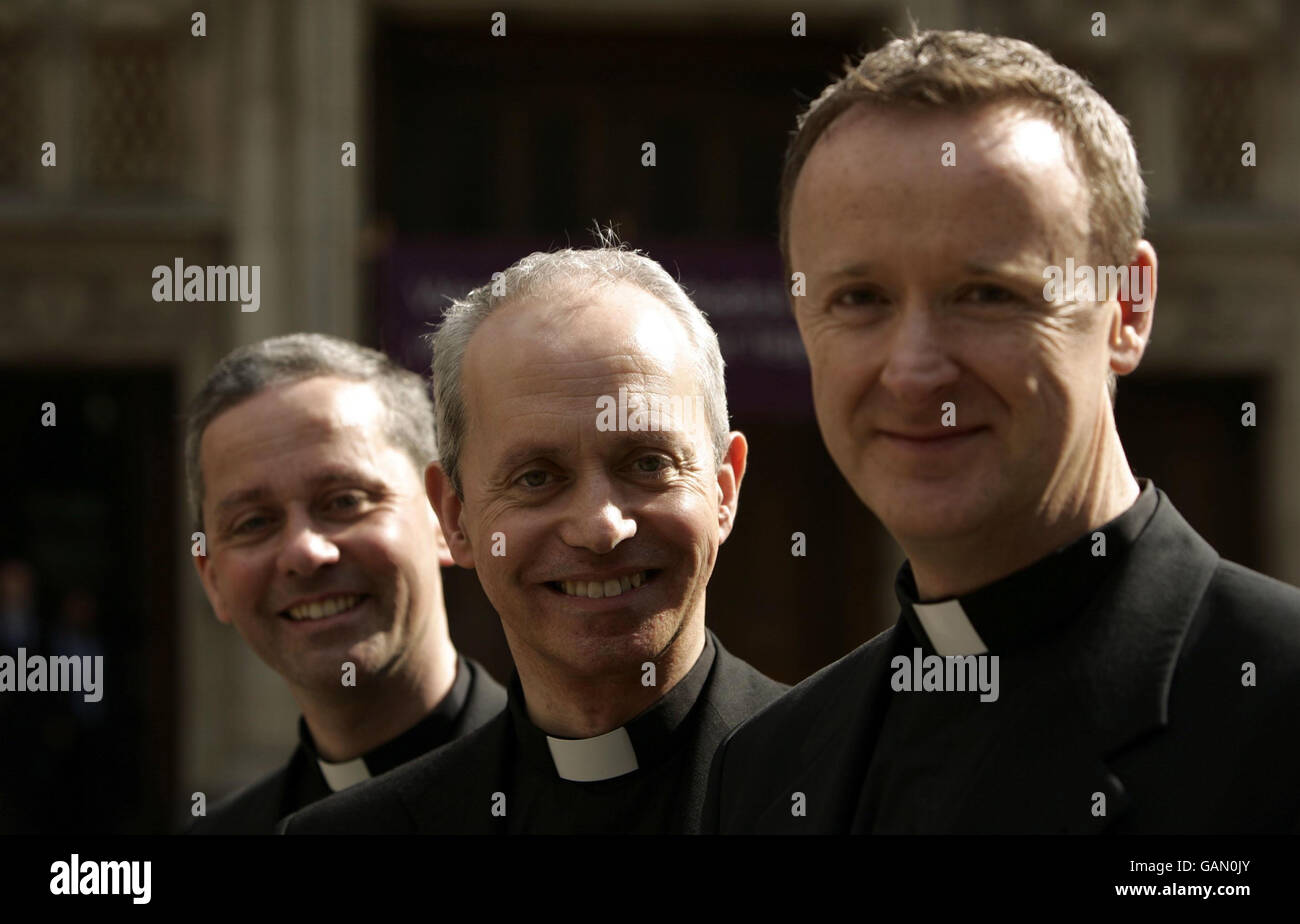 Roman catholic priests hi-res stock photography and images - Alamy