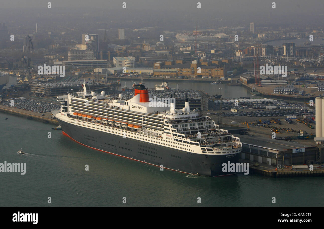 Qeii terminal hi-res stock photography and images - Alamy