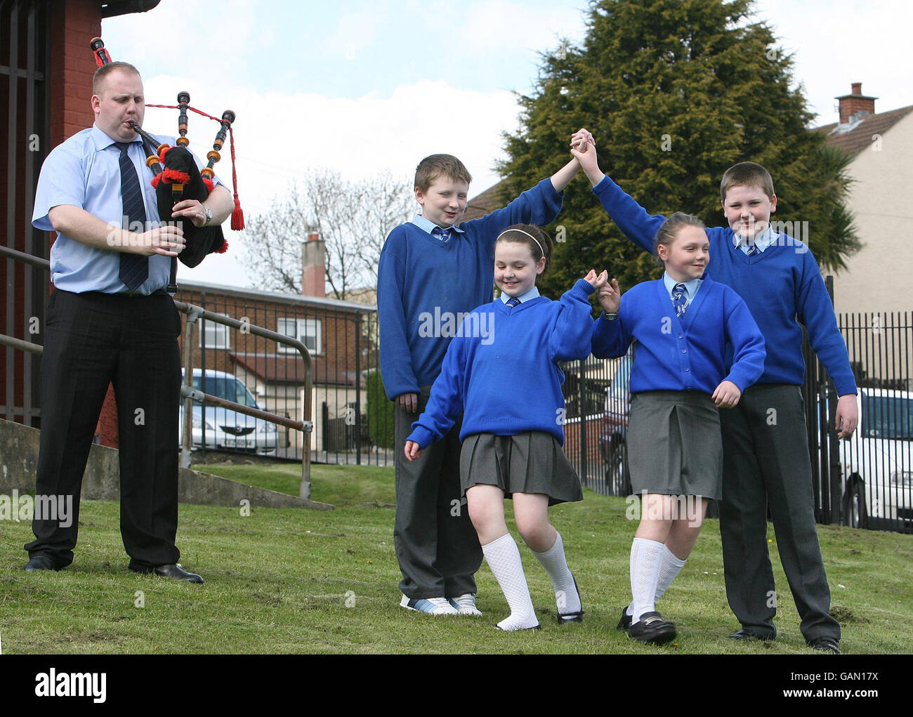 St theresas primary school pupils hi-res stock photography and images ...