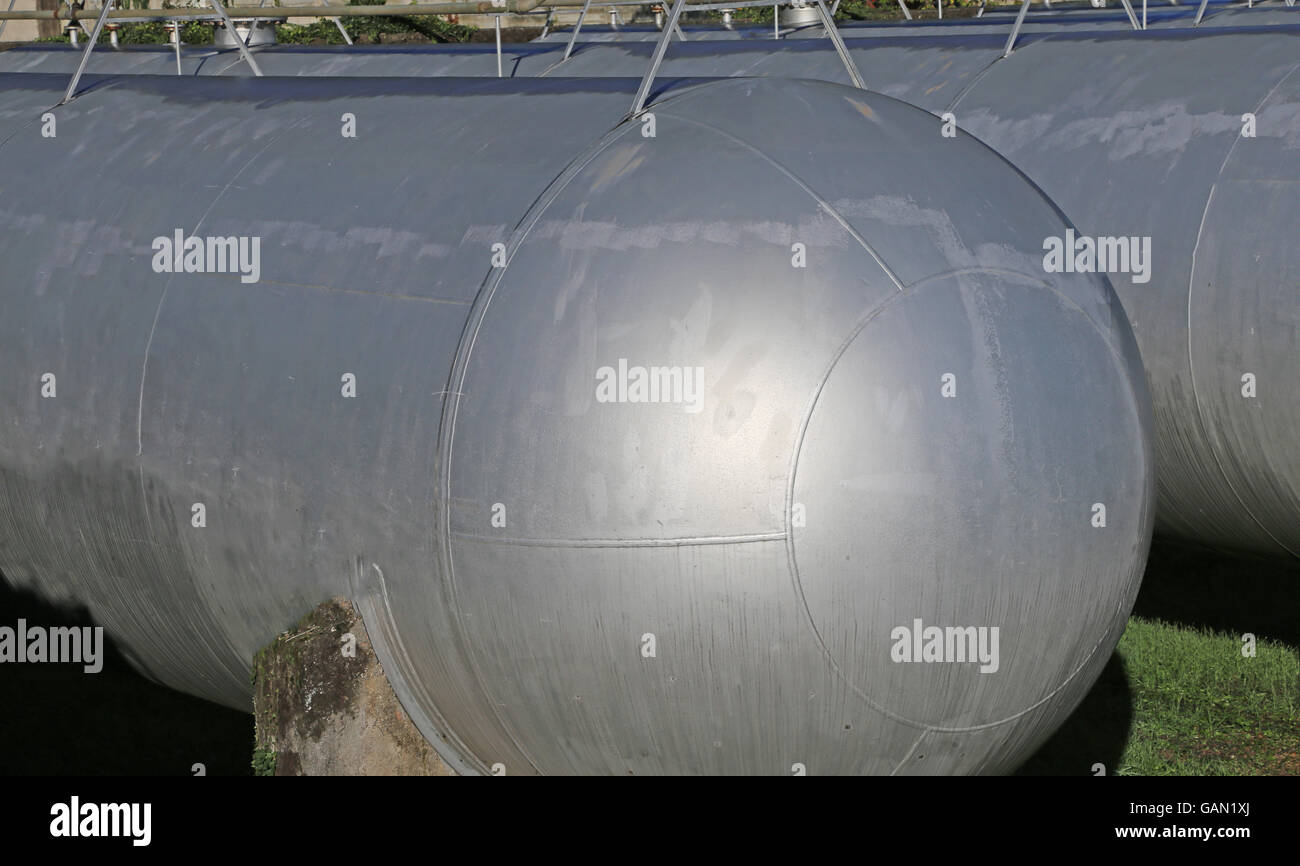 long huge pressure vessel for the storage of natural gas in the fuel ...