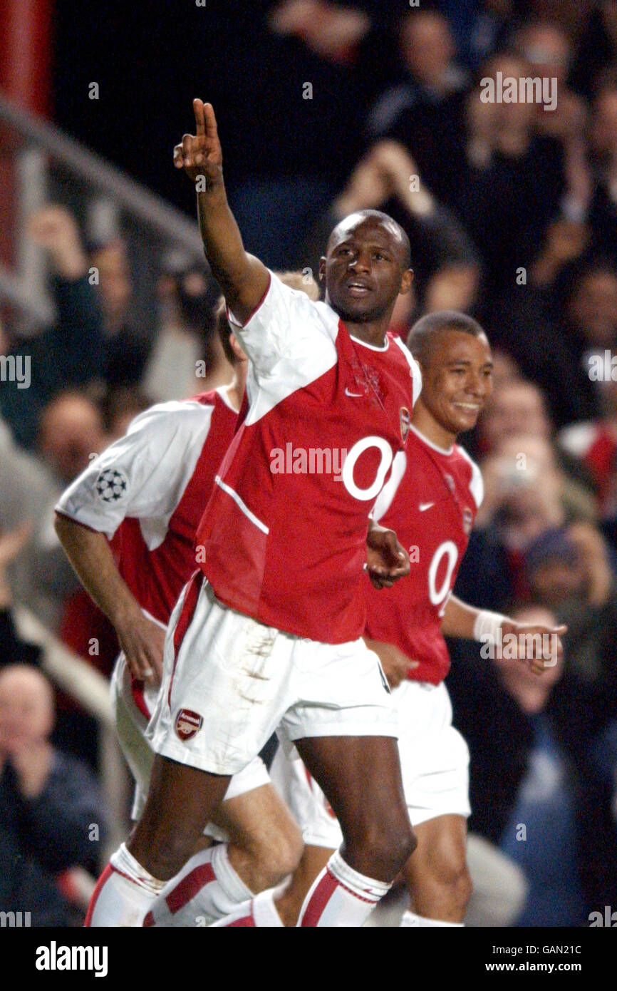 Arsenals patrick vieira celebrates hi-res stock photography and images ...