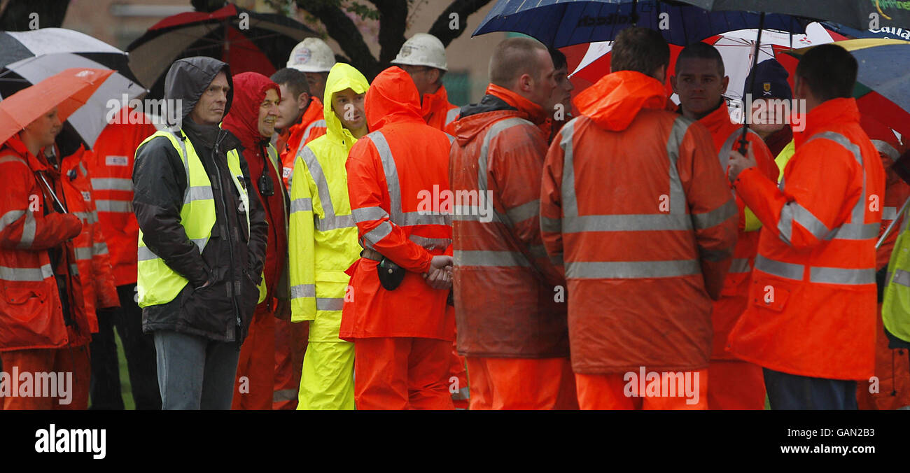 Striking workers hi-res stock photography and images - Alamy