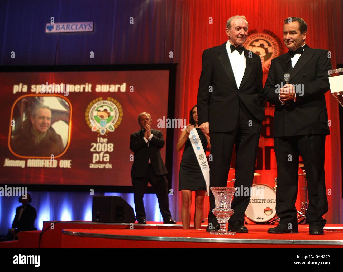 Jimmy Armfield (2nd right) recieves the PFA's 2008 Merit Award from ...