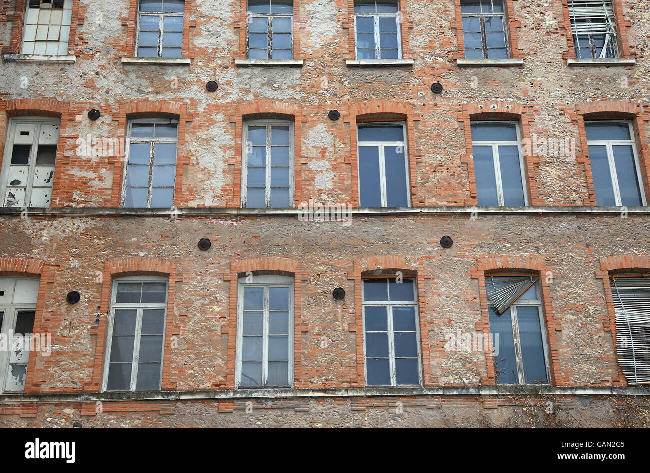 Rundown building with broken windows hi-res stock photography and ...