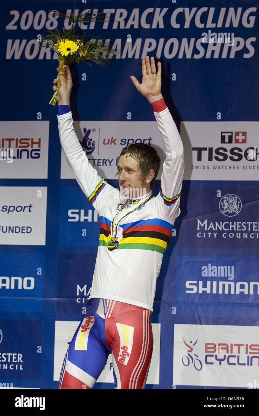 England's Bradley Wiggins celebrates winning the Men's Individual ...