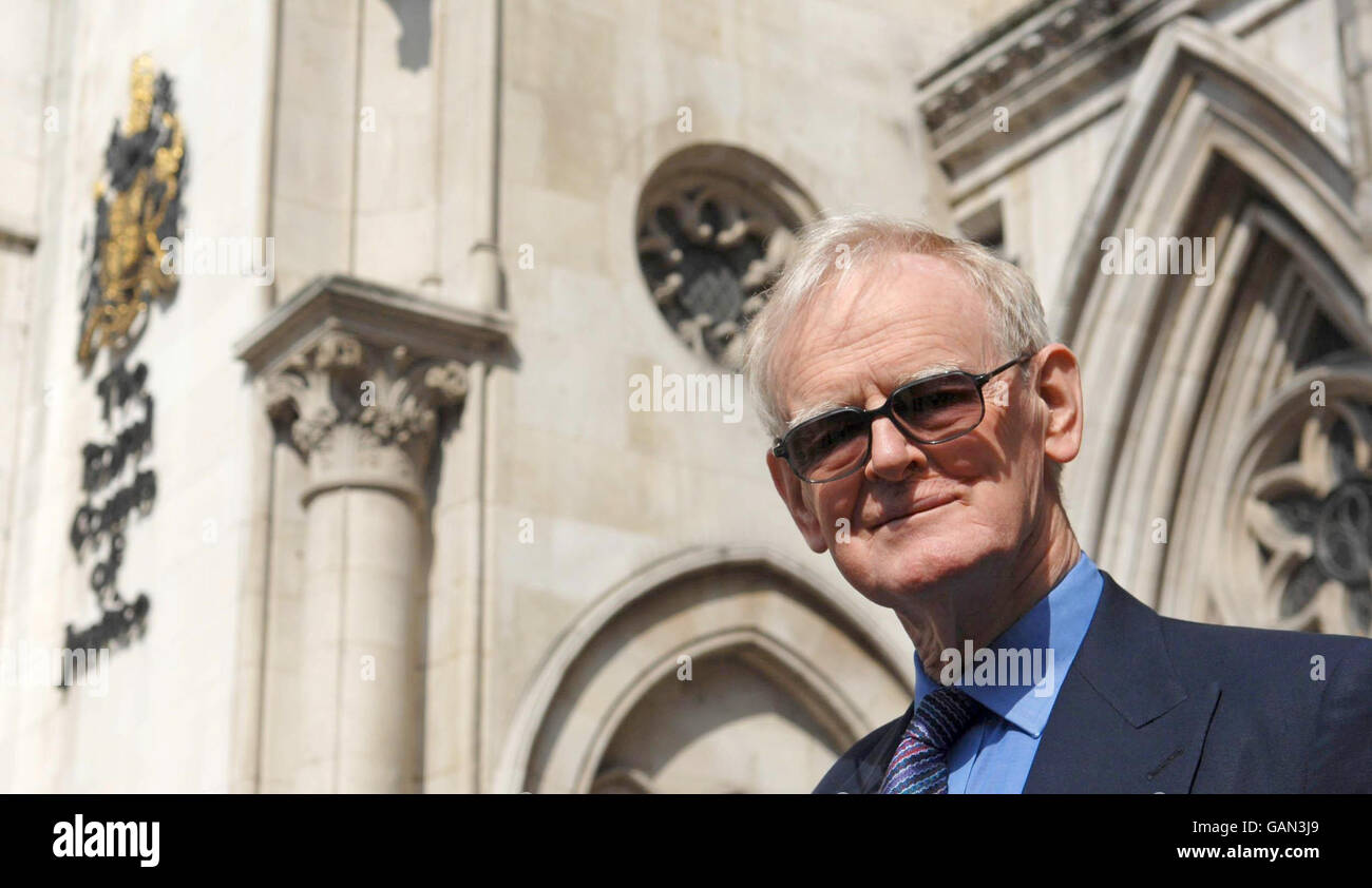 Courts legal shot from below hi-res stock photography and images - Alamy
