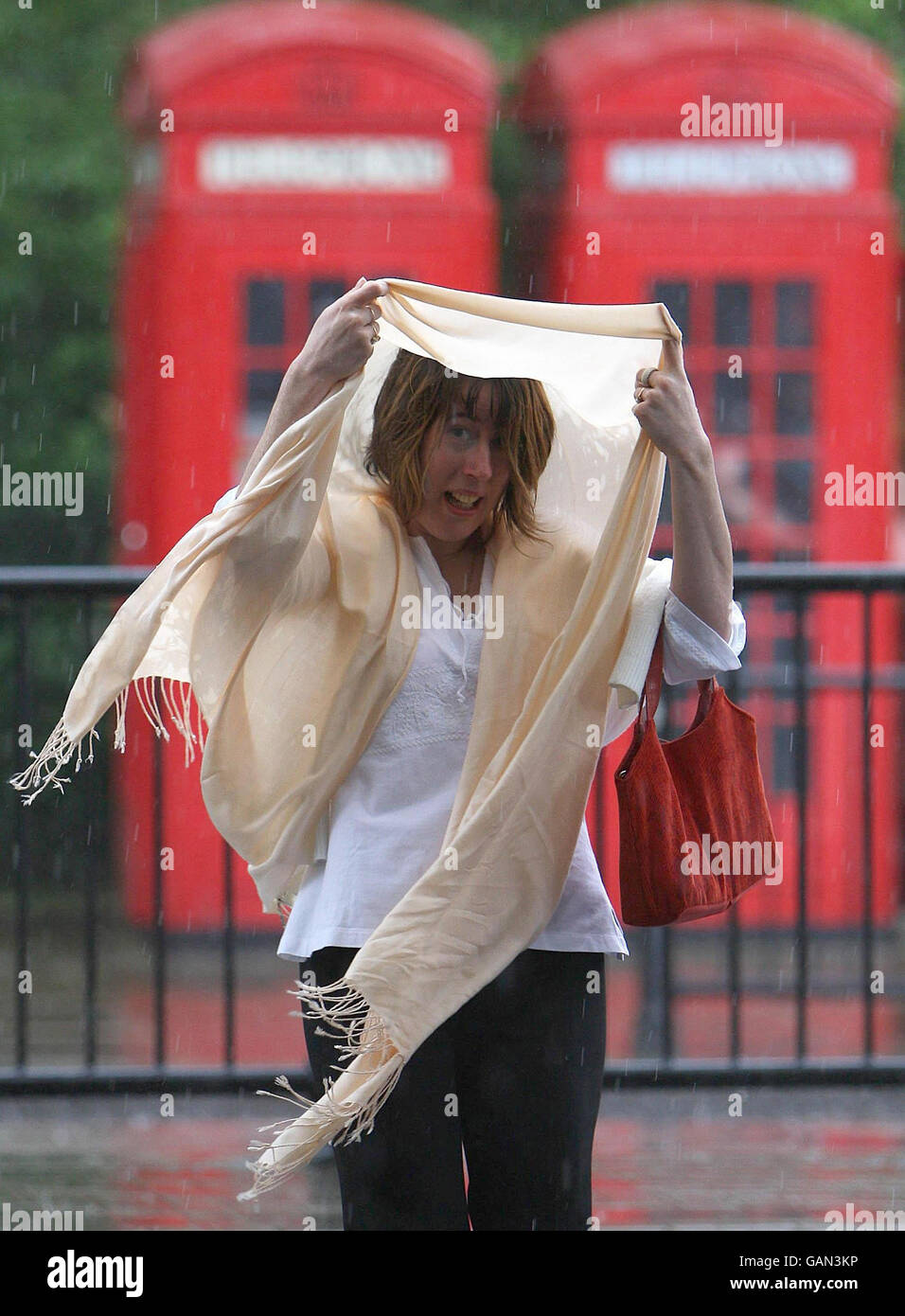 Lonon weather hi-res stock photography and images - Alamy