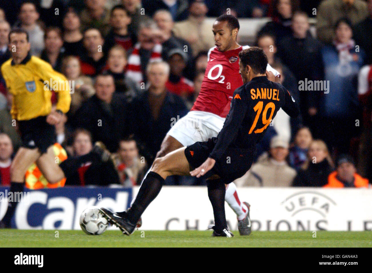 Arsenals thierry henry l takes on romas walter samuel hi-res stock ...