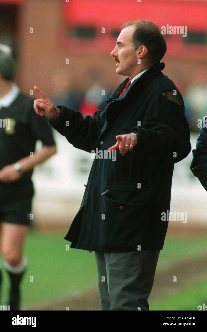 SCOTTISH SOCCER. WILLIE MILLER, ABERDEEN Stock Photo - Alamy