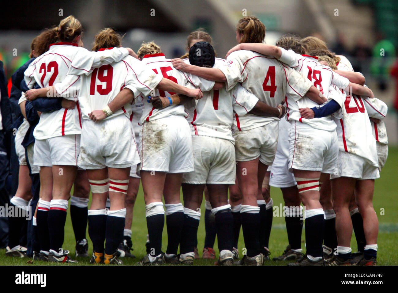 England rugby team huddle hi-res stock photography and images - Alamy