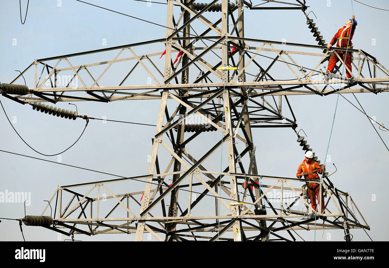 Maintenance work on Electricity pylons near Hinckley Stock Photo - Alamy