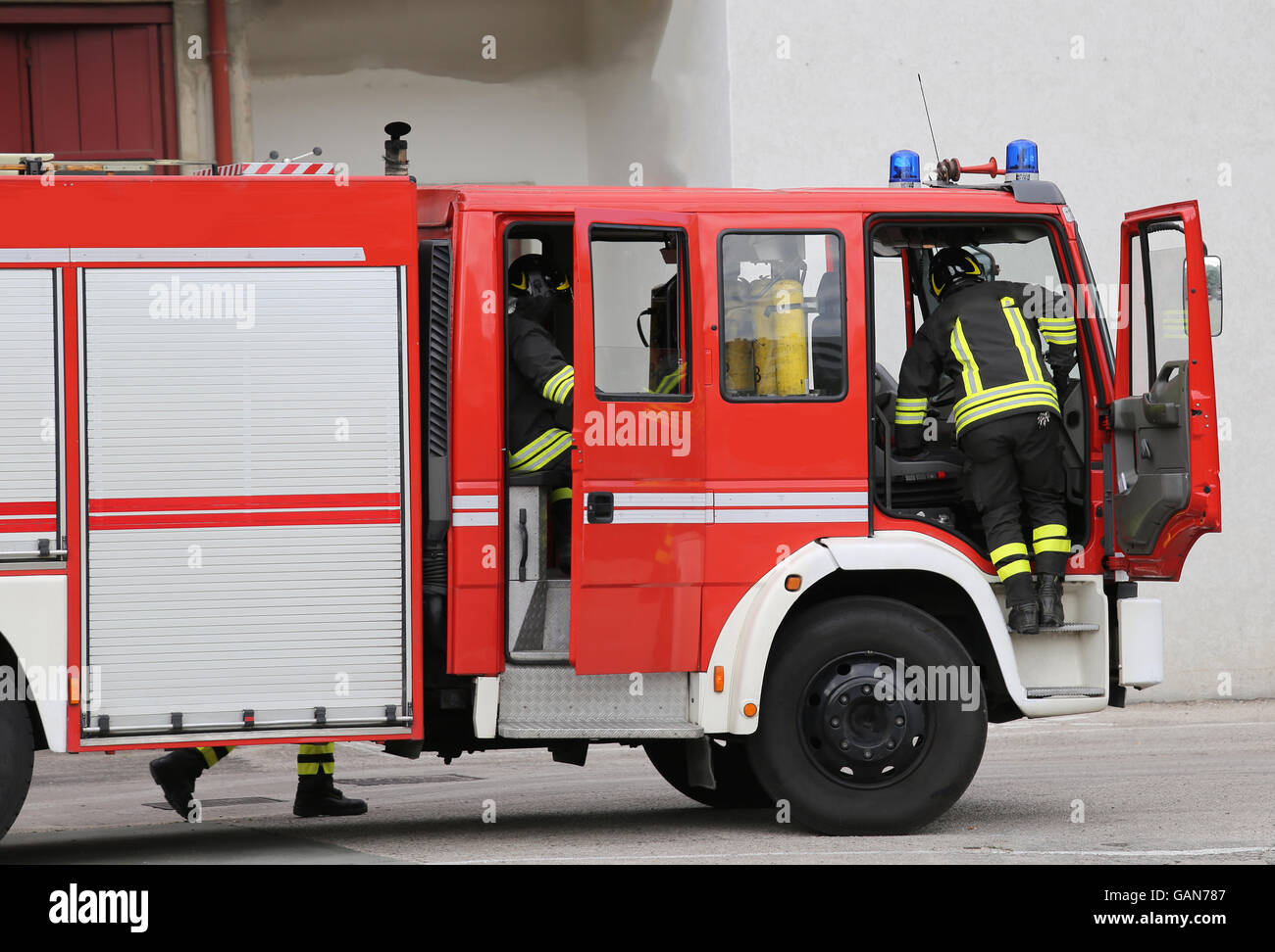 Teamwork drills hi-res stock photography and images - Alamy