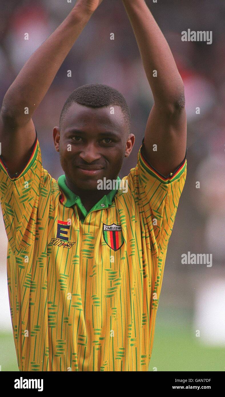 WORLD CUP QUALIFIER. PETER NDLOVU, ZIMBABWE Stock Photo - Alamy