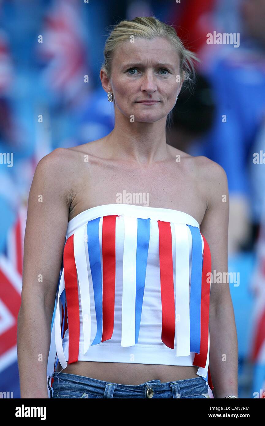 Fc zenit saint petersburg fans hi-res stock photography and images - Alamy