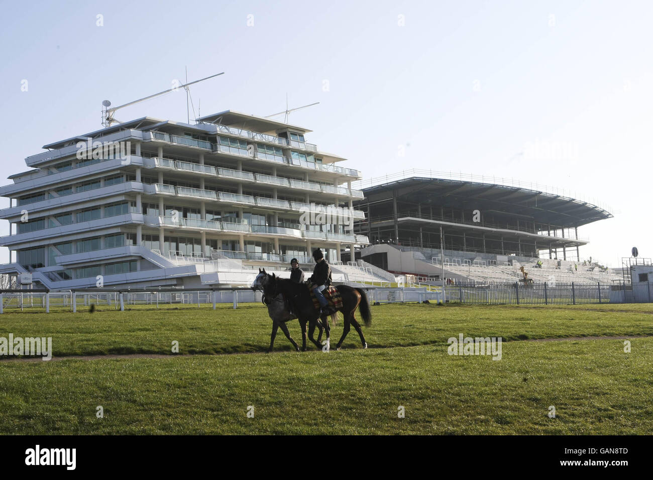 Epsom downs racecourse hi-res stock photography and images - Alamy