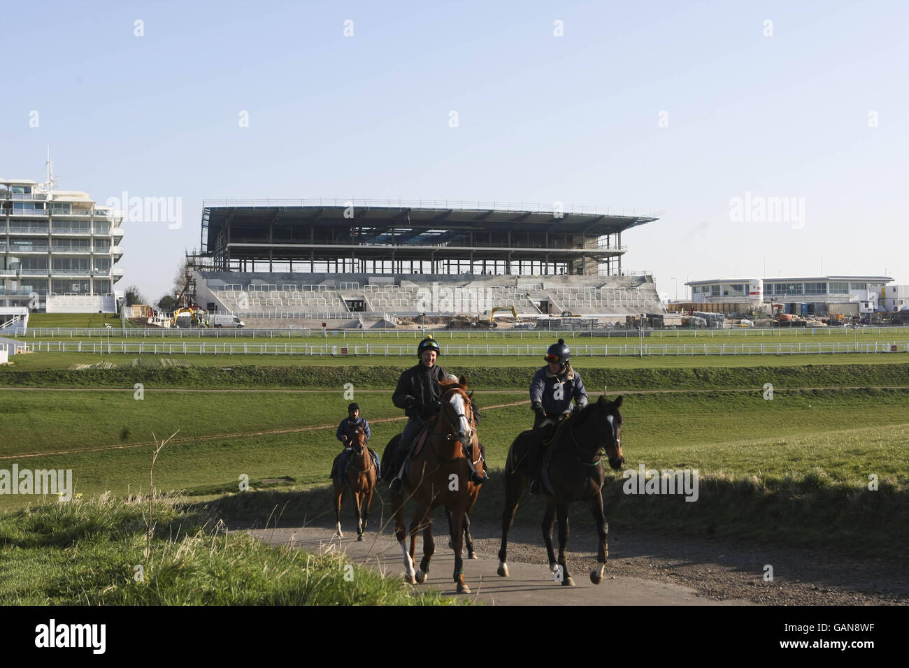 Epsom racecourse grandstand building hi-res stock photography and ...