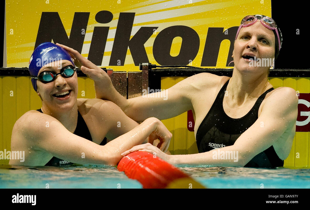 Great Britain's Elizabeth Simmonds celebrates winning silver in the ...