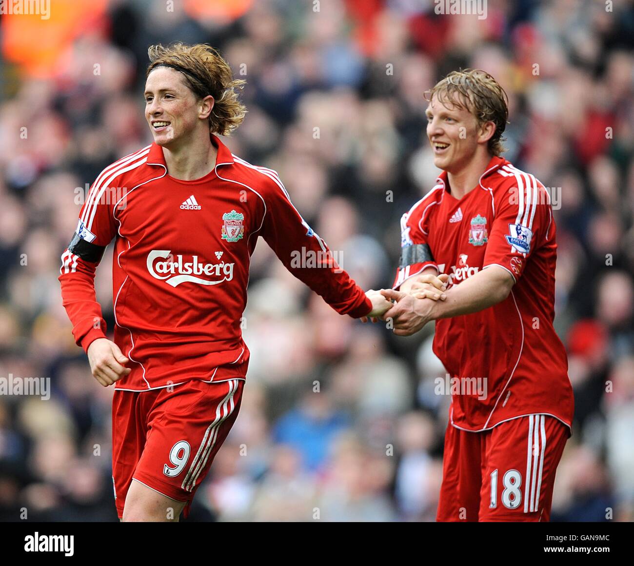 Liverpool's Fernando Torres (l) celebrates scoring his sides second ...