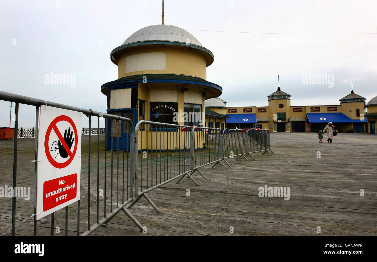 Hastings Pier stock Stock Photo - Alamy