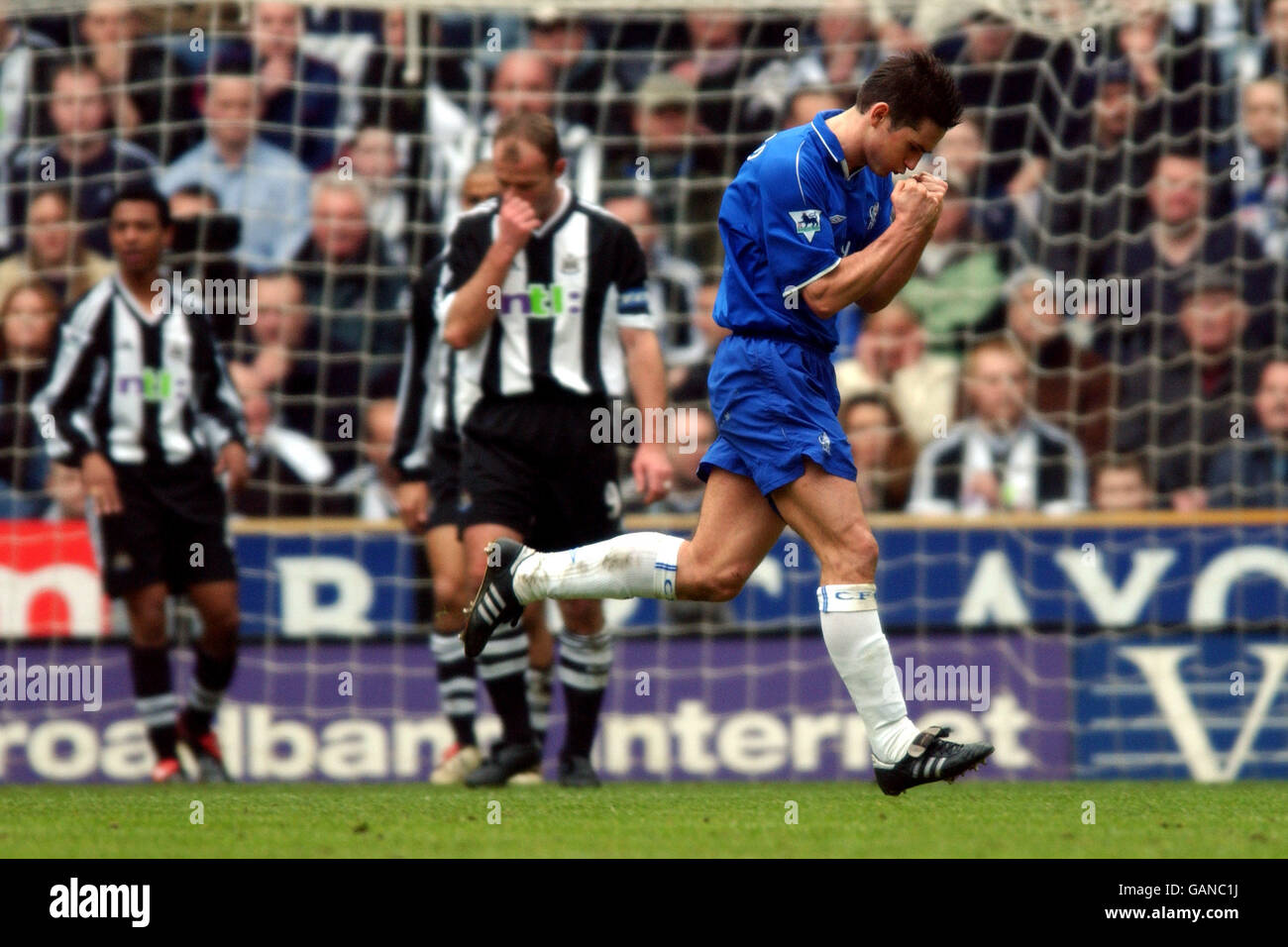 Frank Lampard of Chelsea celebrates his equalising goal to make it 1-1 ...