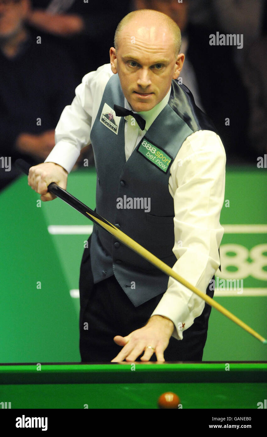 Peter ebdon in action hi-res stock photography and images - Alamy