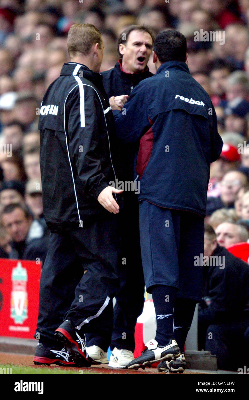 Liverpools phil thompson hi-res stock photography and images - Alamy