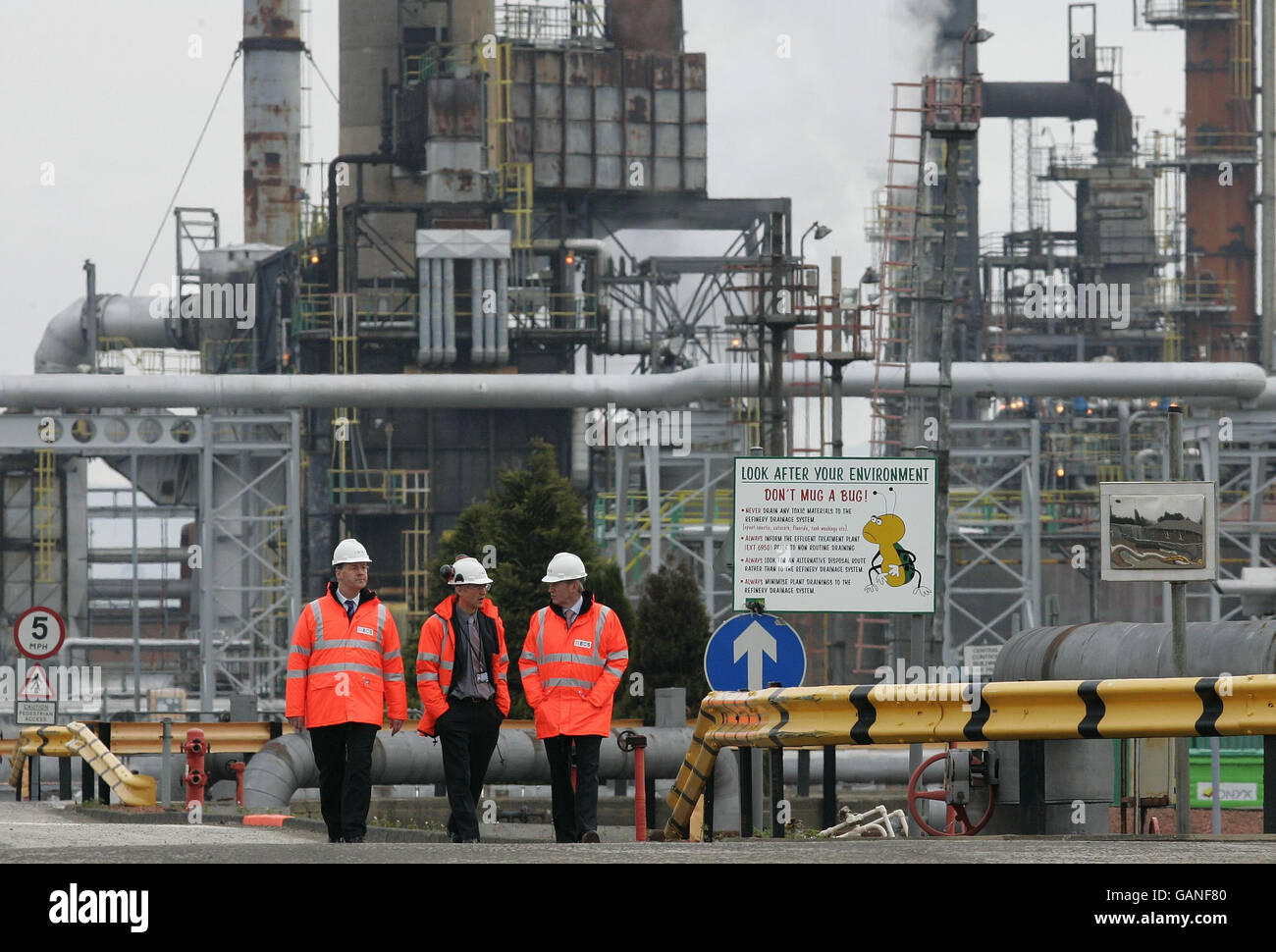 Oil refinery workers strike Stock Photo - Alamy