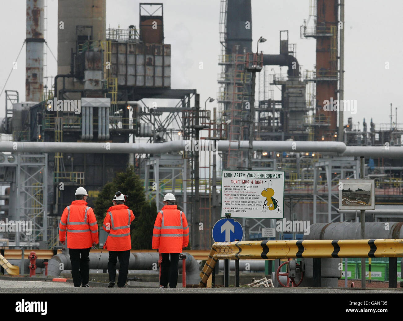 Oil refinery workers strike Stock Photo - Alamy