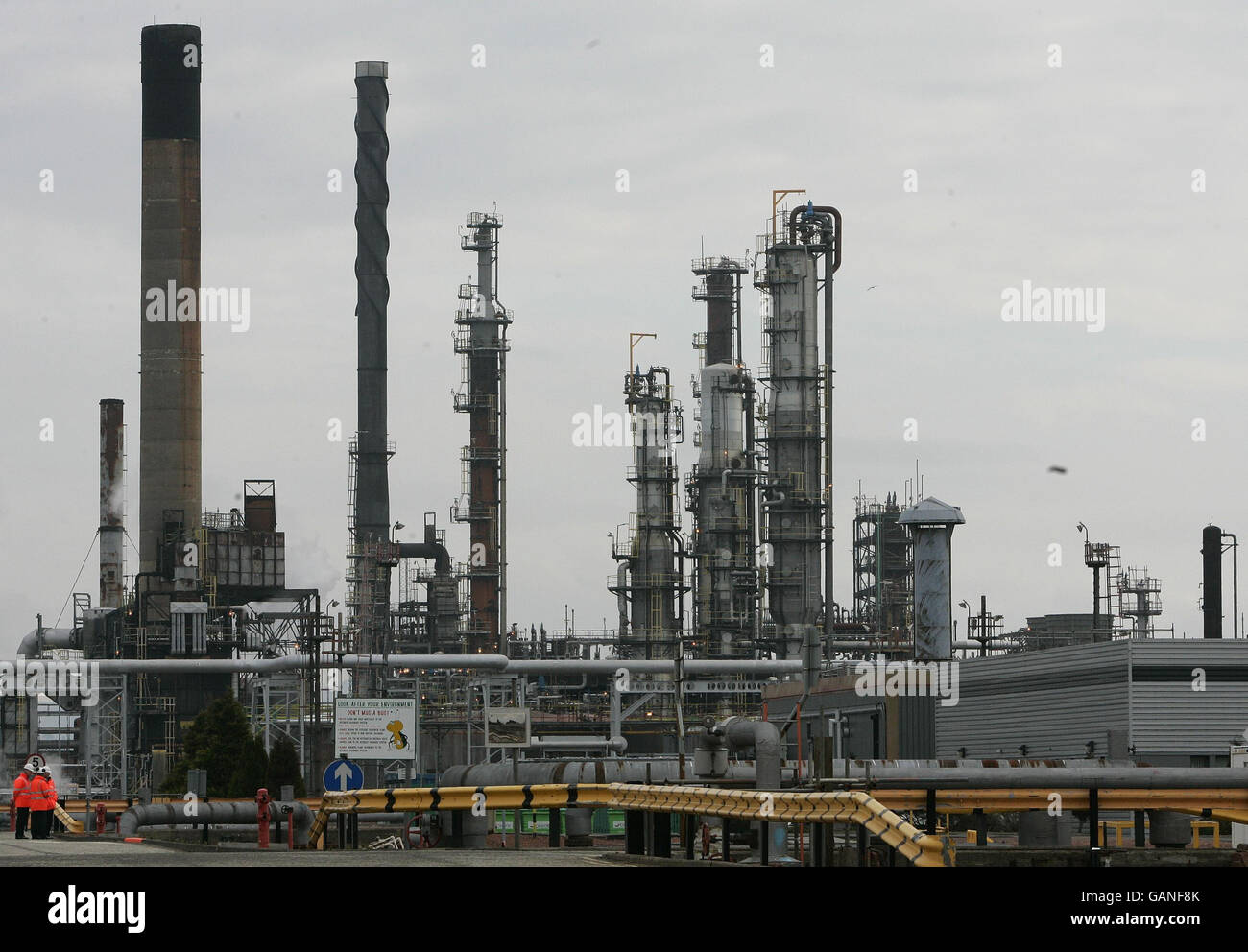 Oil refinery workers strike Stock Photo - Alamy