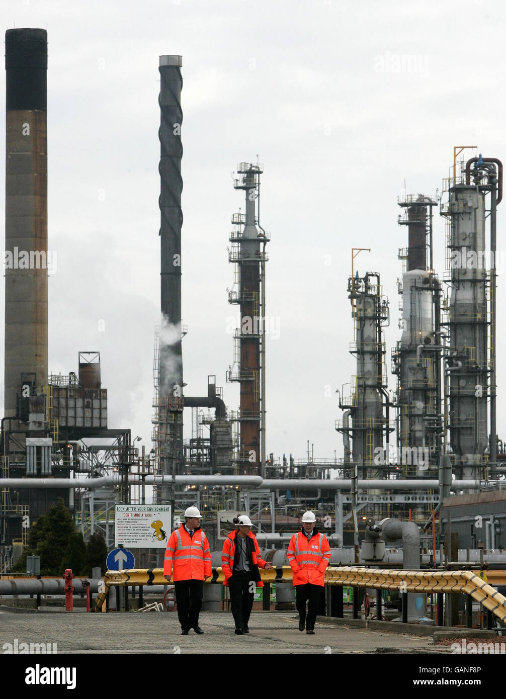Oil refinery workers strike Stock Photo - Alamy