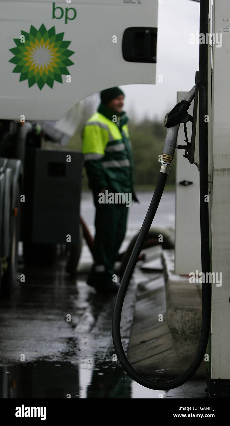 Bp petrol tanker hi-res stock photography and images - Alamy