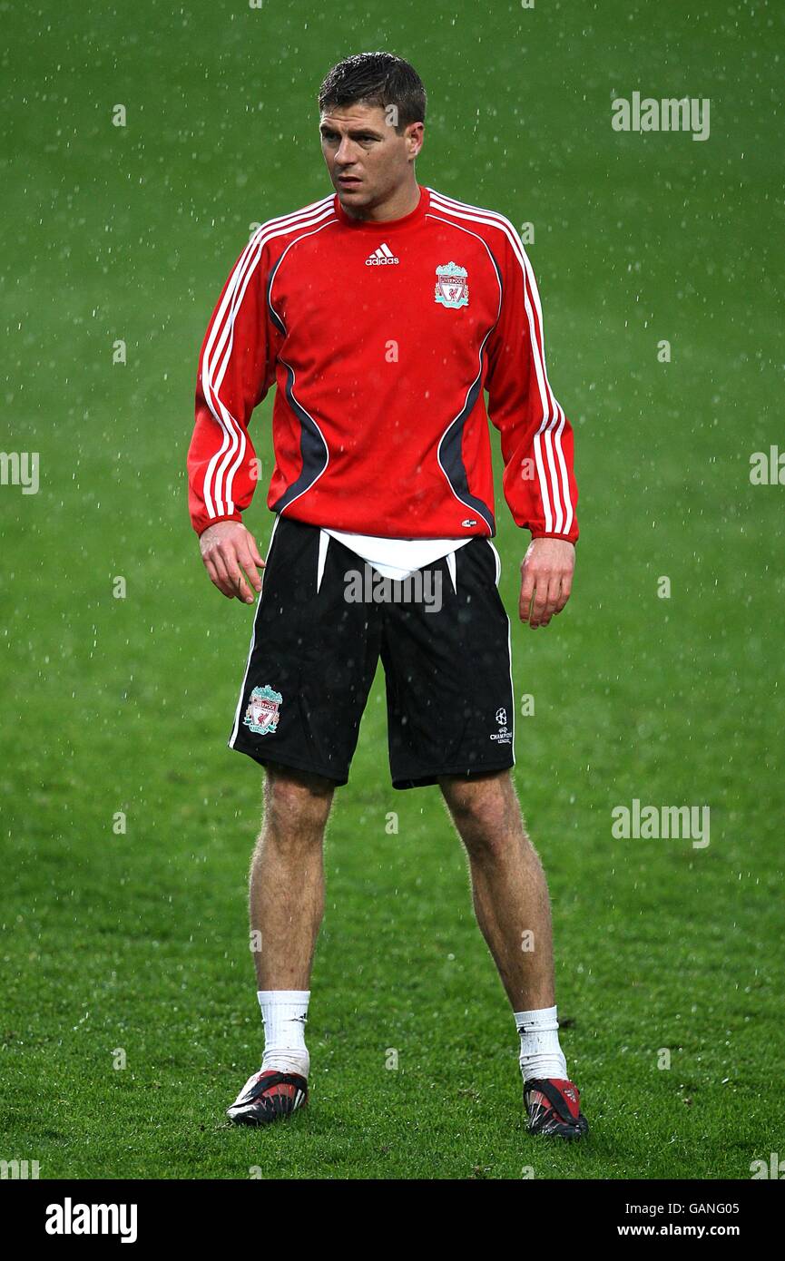 Steven gerrard during liverpool training hi-res stock photography and ...