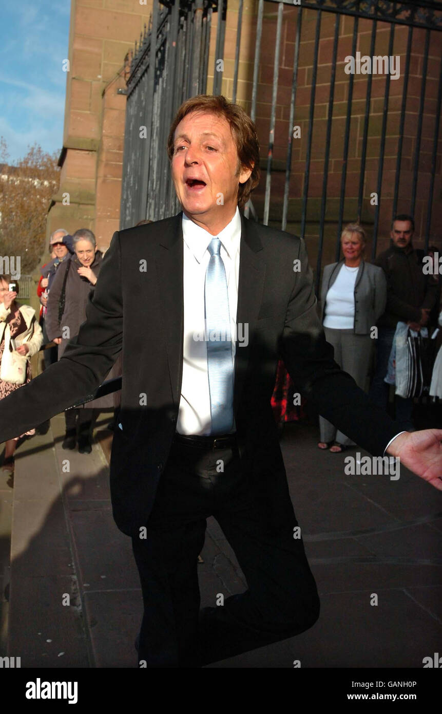 Arriving liverpool cathedral hi-res stock photography and images - Alamy
