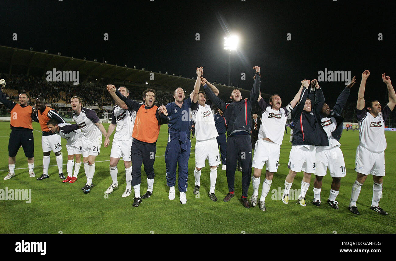 Rangers players celebrate during the uefa cup hi-res stock photography ...