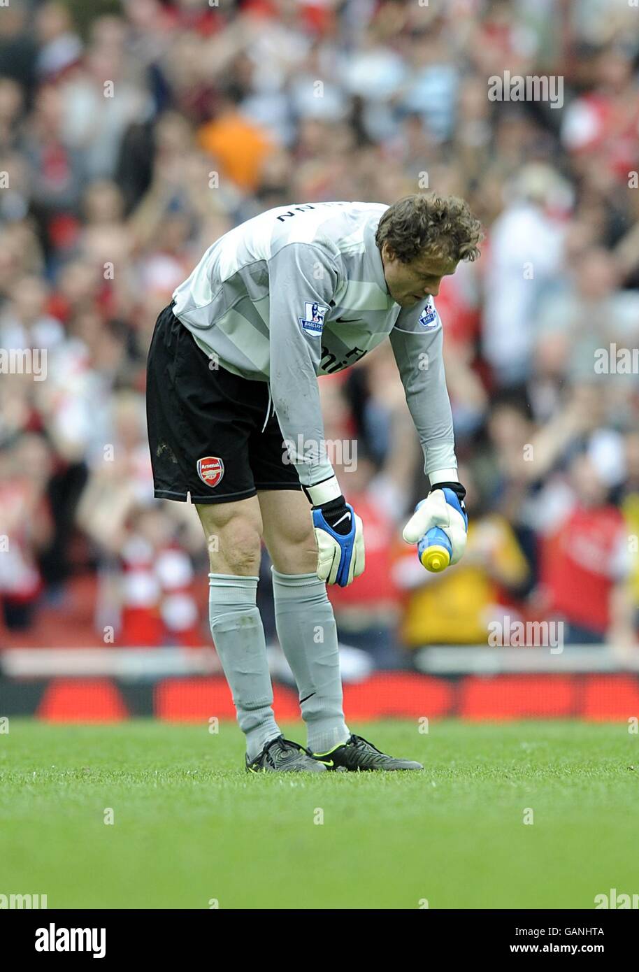 Arsenal goalkeeper Jens Lehmann takes a bow as he says goodbye to the ...