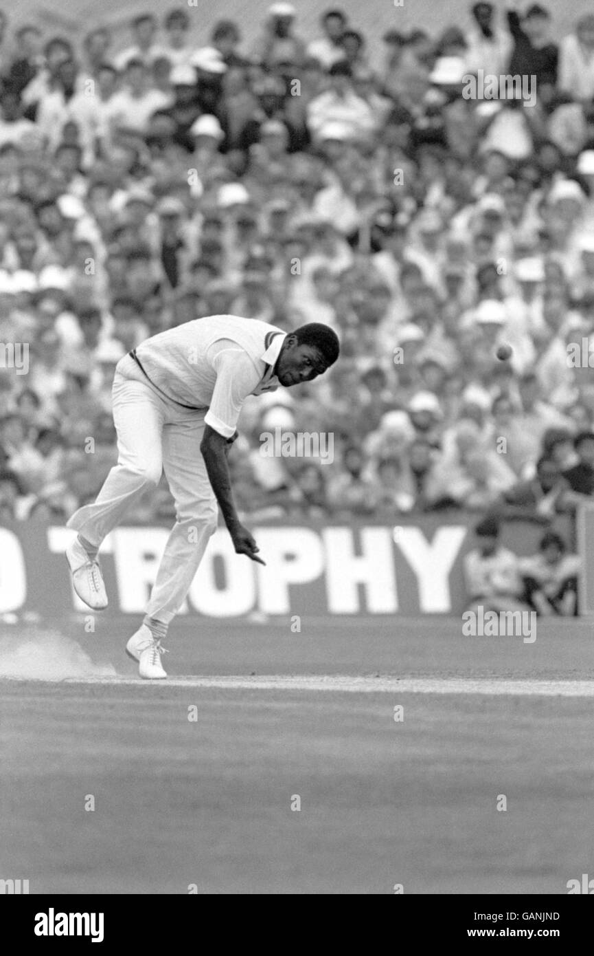 The wisden trophy Black and White Stock Photos & Images - Alamy