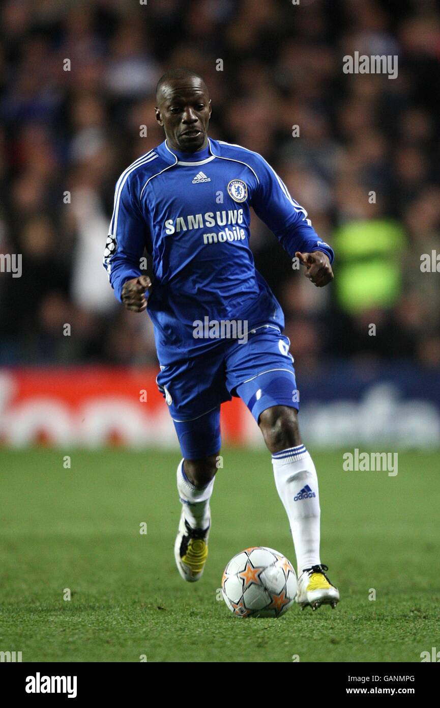 Claude makelele chelsea hi-res stock photography and images - Alamy
