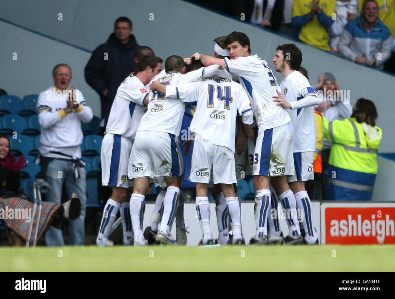 Leeds united team huddle hi-res stock photography and images - Alamy