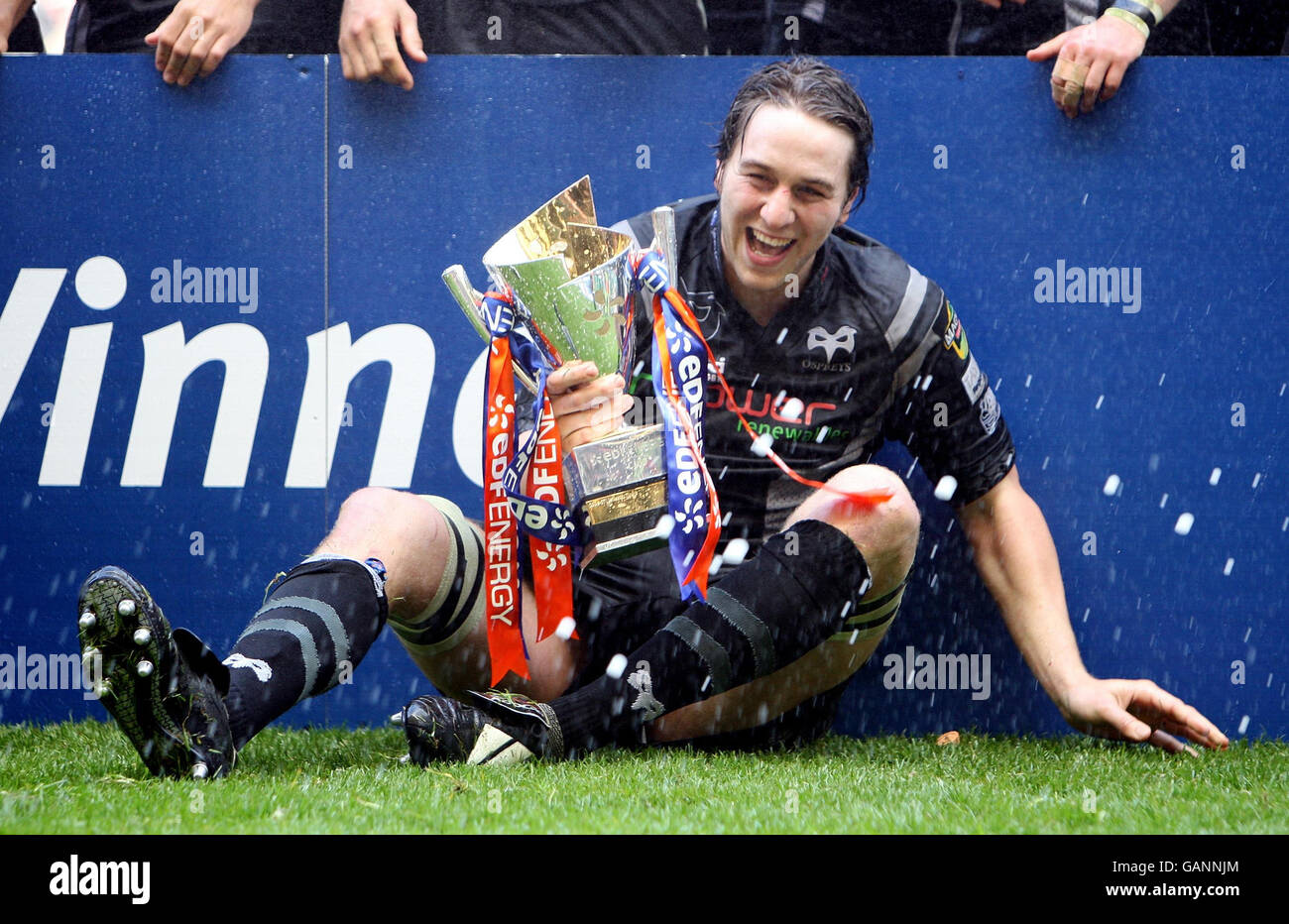 Ryan jones rugby player hi-res stock photography and images - Alamy