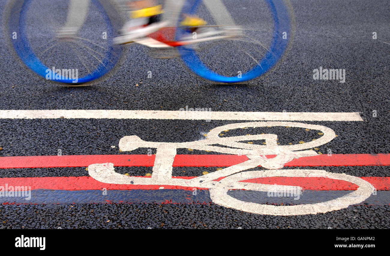 Cycle lane stock. A cycle lane in central London Stock Photo - Alamy