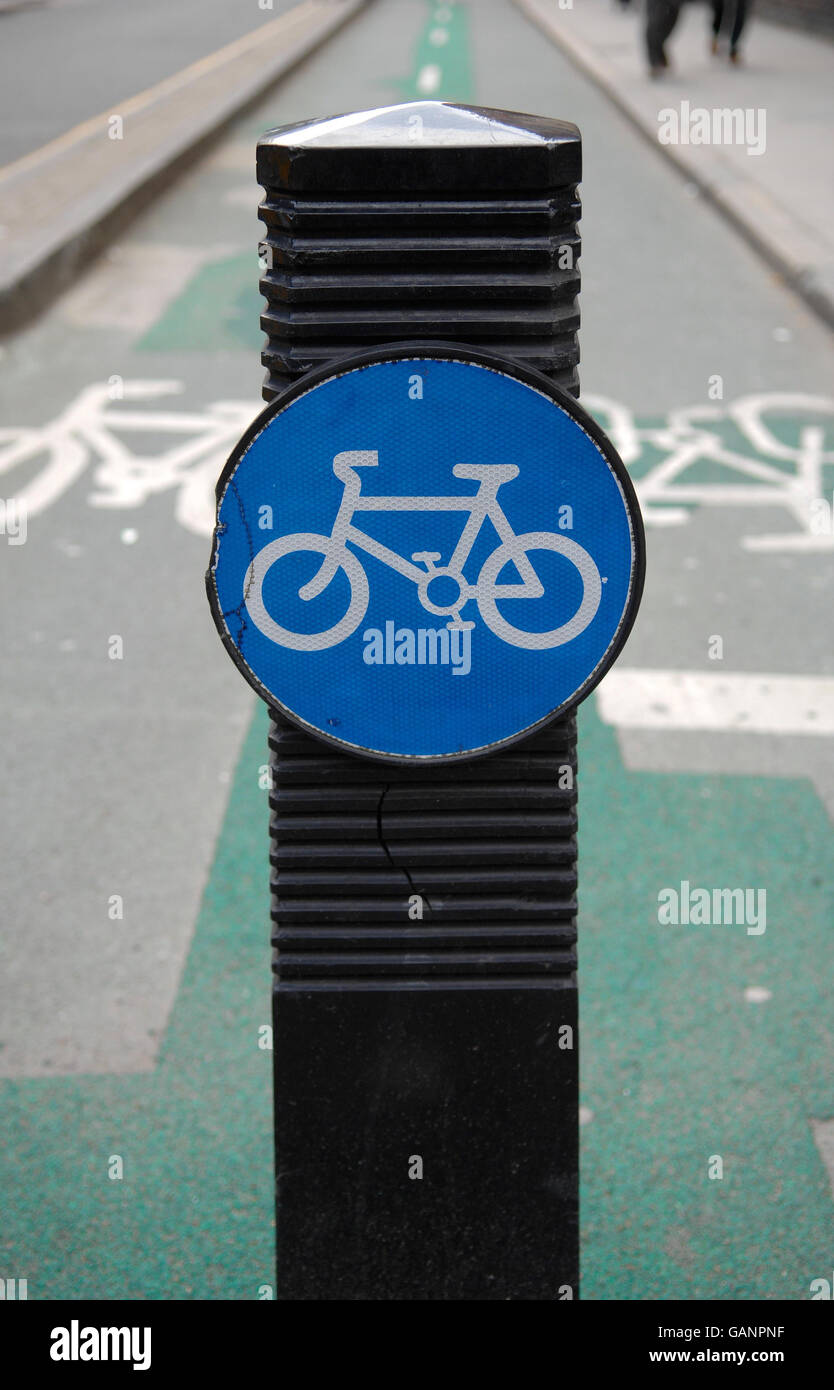Cycle lane stock hi-res stock photography and images - Alamy