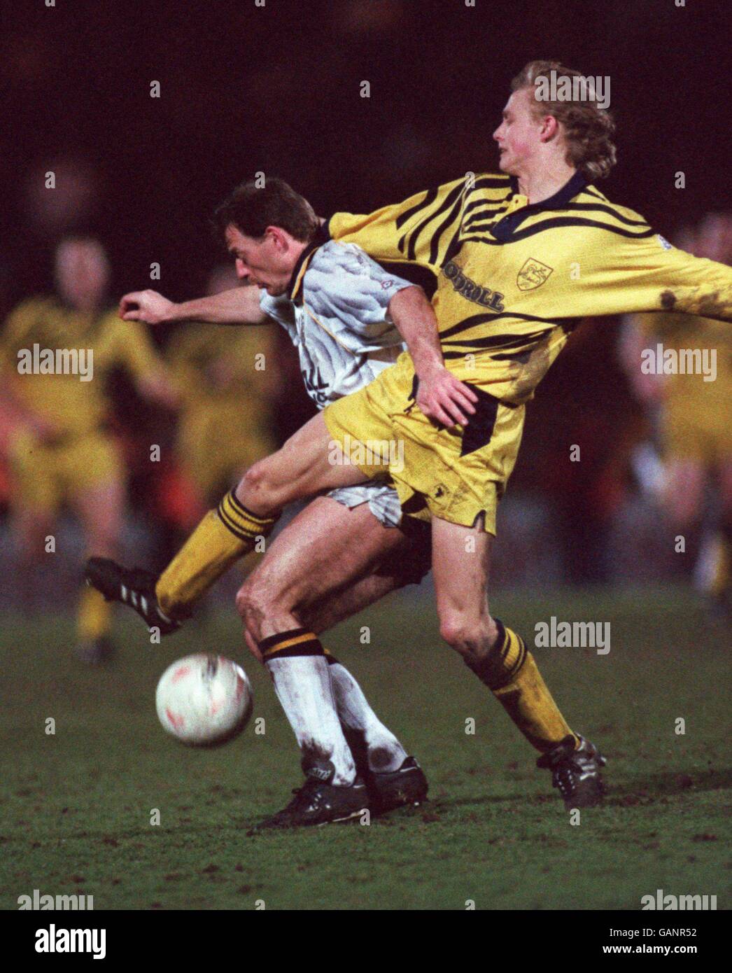 NICKY CROSS, PORT VALE. LEE CARTWRIGHT, PRESTON NORTH END Stock Photo ...