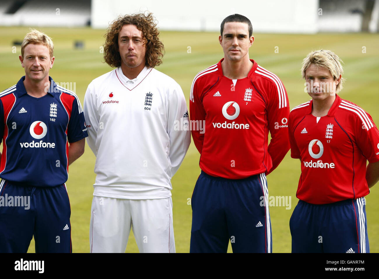 England players (left to right) Paul Collingwood, Ryan Sidebottom ...