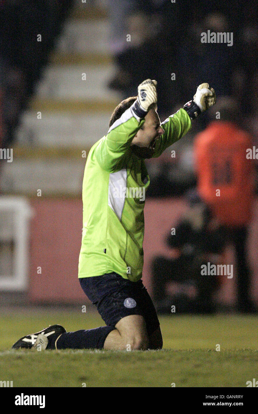 Aldershot town goalkeeper nikki bull hi-res stock photography and ...