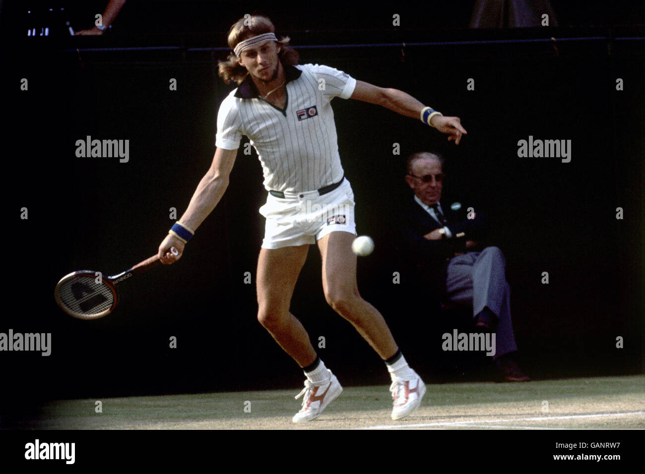 Bjorn borg wimbledon 1977 hi-res stock photography and images - Alamy