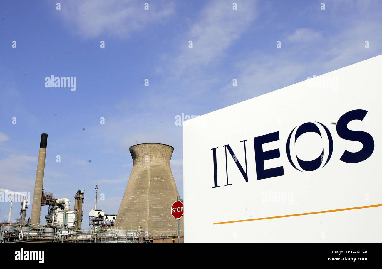 Oil refinery strike. The Ineos refinery at Grangemouth, Scotland Stock ...