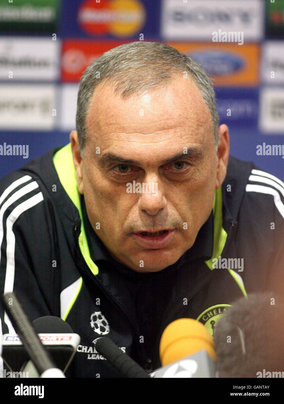 Chelsea manager avram grant press conference anfield hi-res stock ...