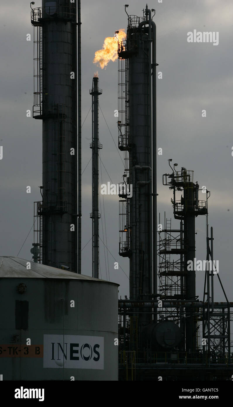 Oil refinery strike. The Ineos refinery at Grangemouth, Scotland Stock ...