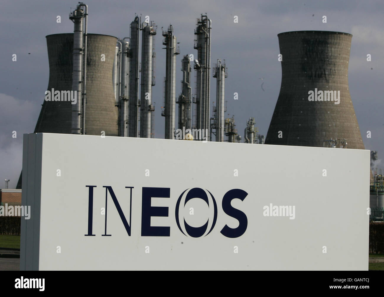 Oil refinery strike. The Ineos refinery at Grangemouth, Scotland Stock ...