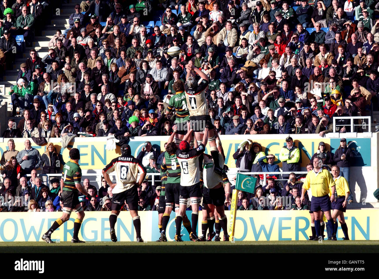 Action lineout hi-res stock photography and images - Alamy